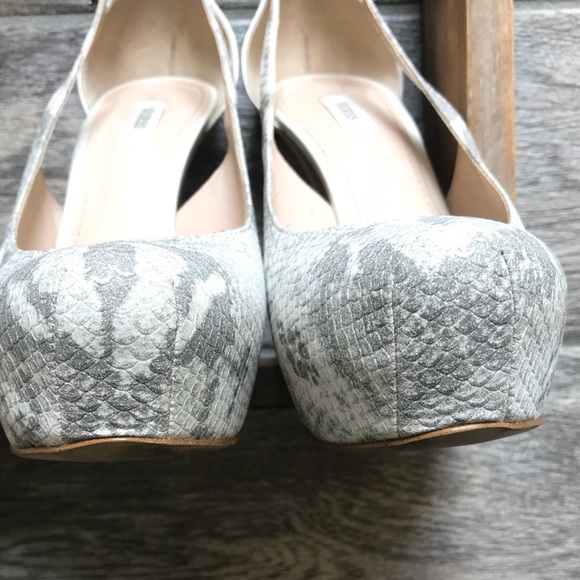 Guess | Shoes | Guess Grey White Snake Skin Platform Heels | Poshmark